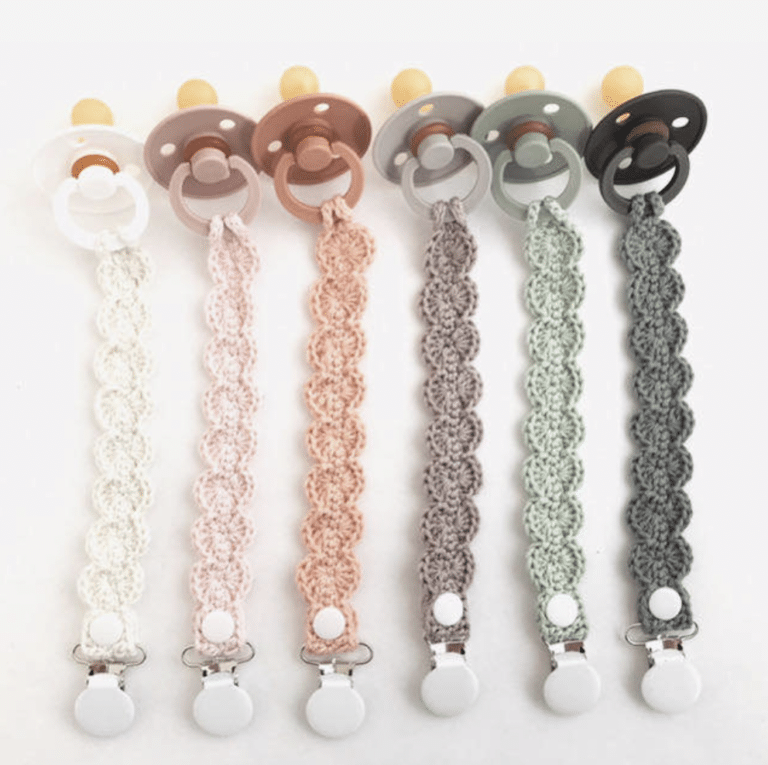 Patron de l'attache tétine - annabcrochet.fr